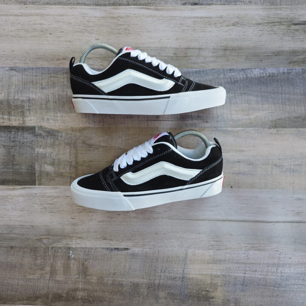 Vans Old Skool Knu Blancas y Negras - Dnordicos